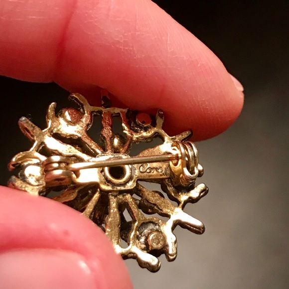 Coro | Jewelry | Vintage Coro Pinbrooch | Poshmark